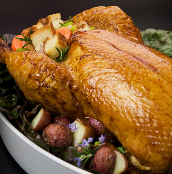 Cómo bridar un pollo sin hilo de cocina | Gastronomía & Cía