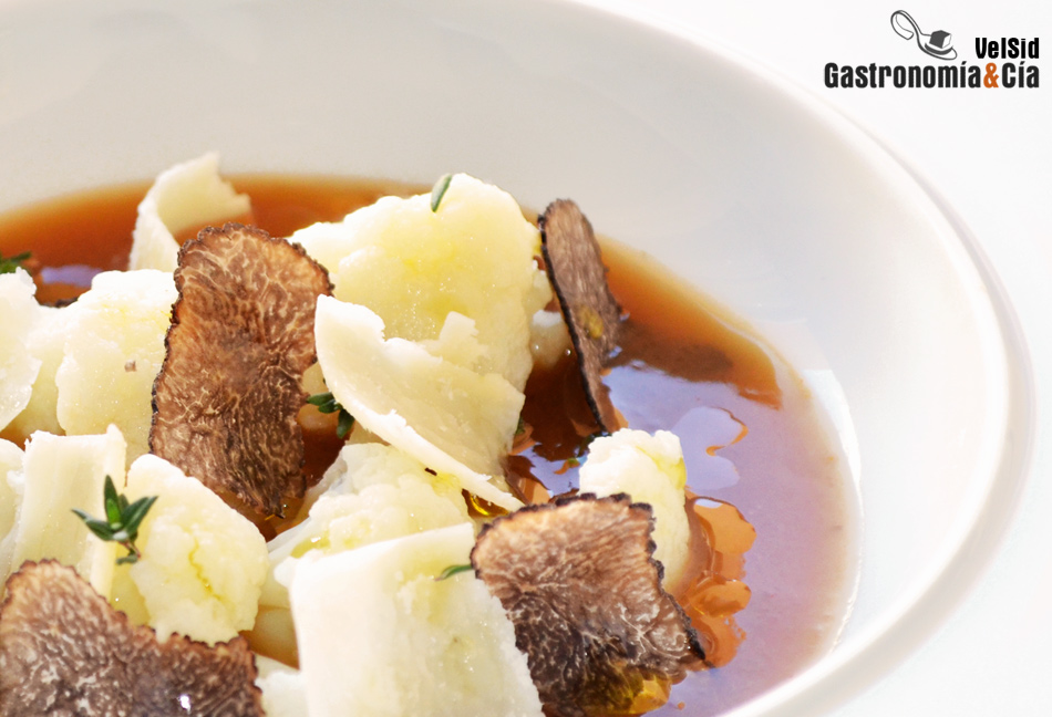 Coliflor con jugo de jamón, trufa negra y parmesano | Gastronomía & Cía