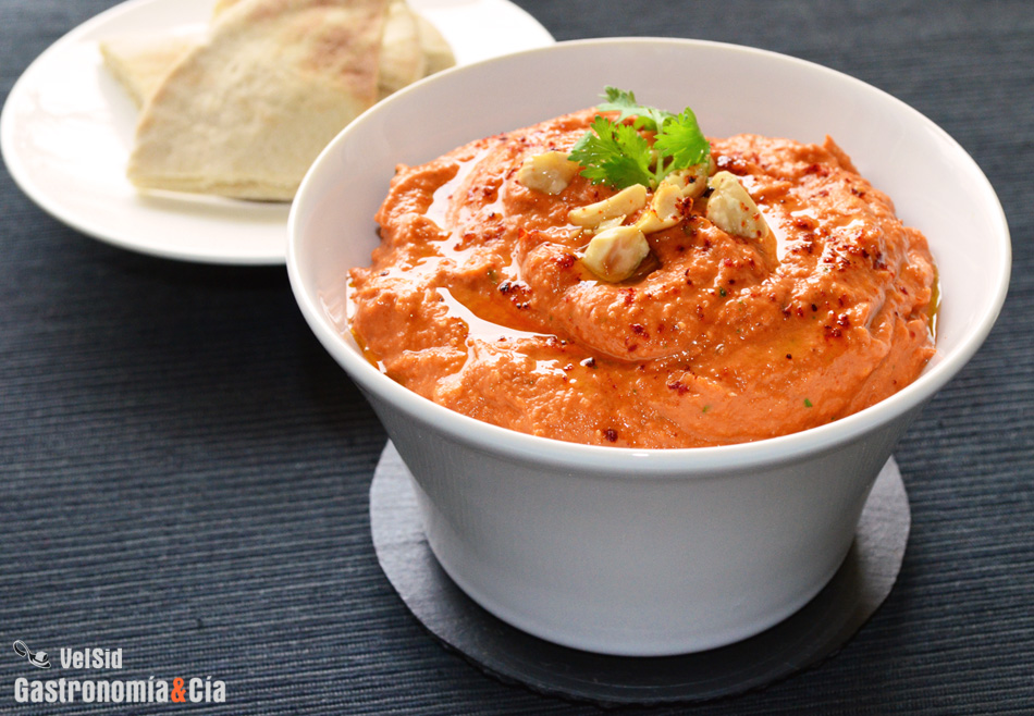 Muhammara con aguacate y avellanas | Gastronomía & Cía