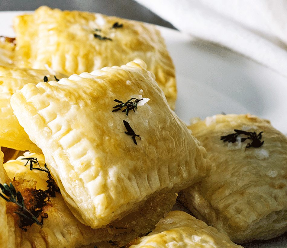 Hojaldres de queso Brie con miel y tomillo | Gastronomía & Cía