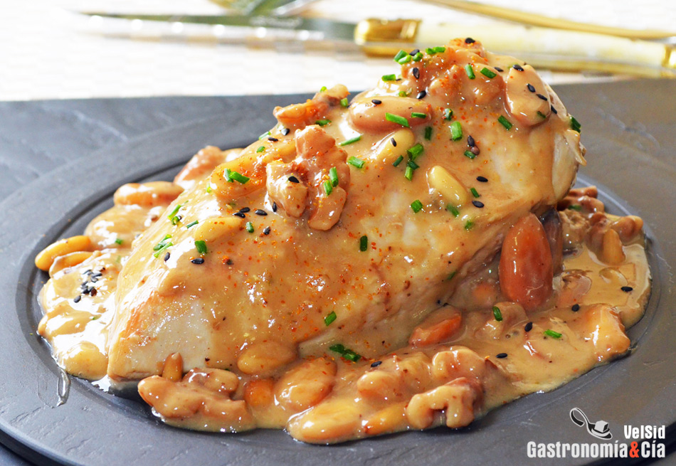 Pechuga de pollo con leche de coco y frutos secos | Gastronomía & Cía