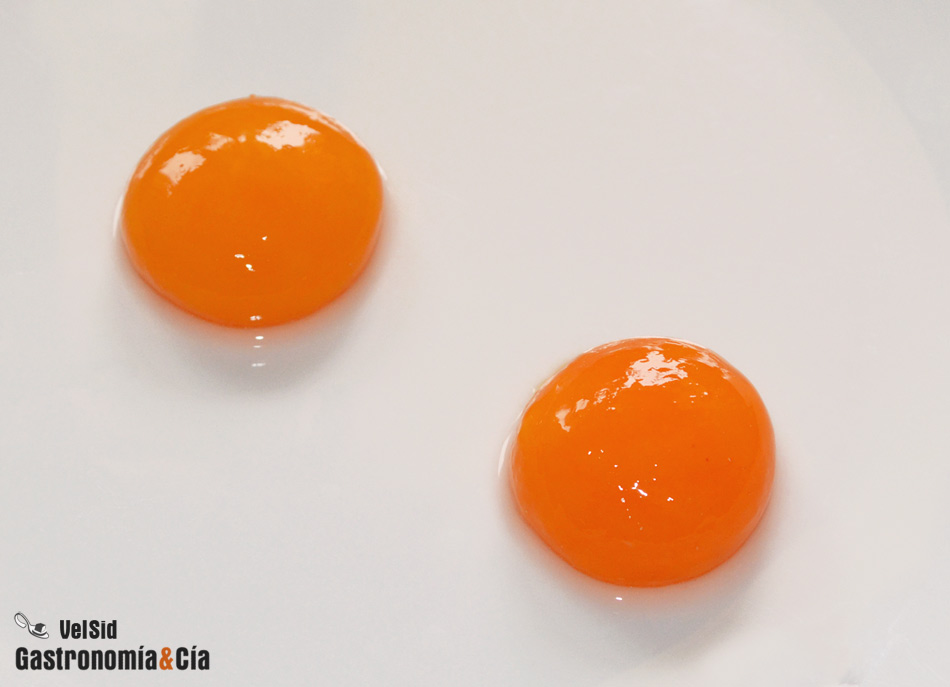 Cómo hacer yemas de huevo marinadas | Gastronomía & Cía