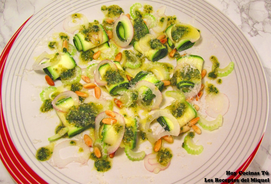 Hoy Cocinas Tú: Ensalada de apio, calabacín y salsa pesto | Gastronomía ...