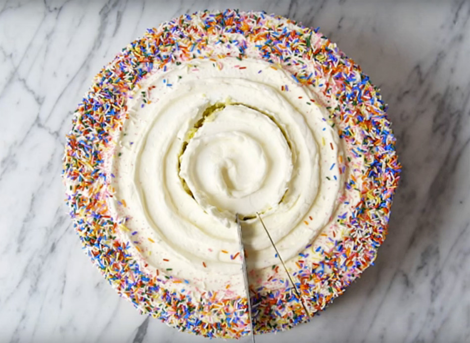 Cómo cortar un pastel redondo grande para que salgan porciones decentes ...