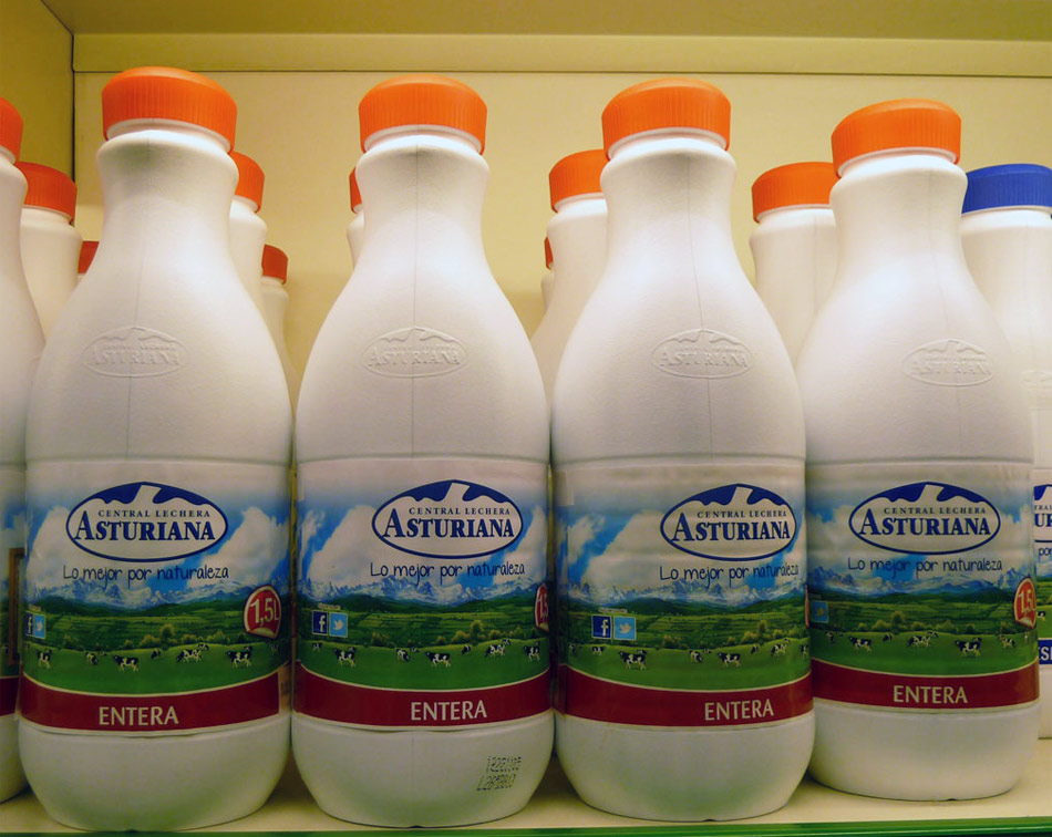 ¿Por qué la leche desnatada es más barata que la leche entera ...