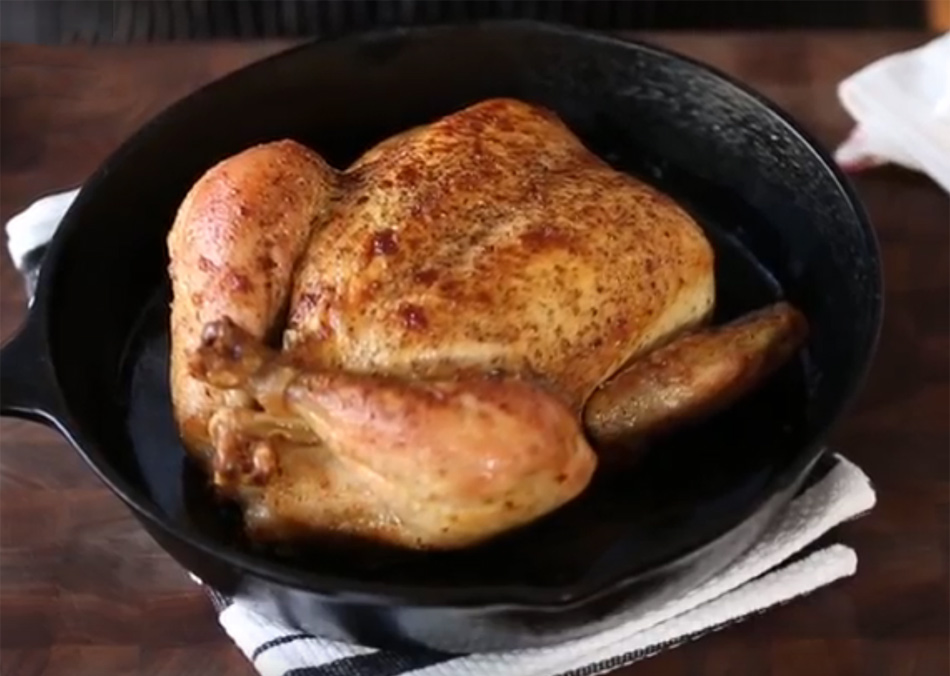 Cómo bridar un pollo sin hilo de cocina | Gastronomía & Cía