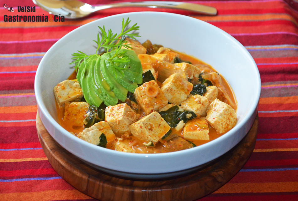 Tofu con kimchi y leche de coco | Gastronomía & Cía