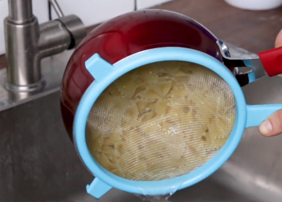 Cómo escurrir la pasta sin sacarla de la olla | Gastronomía & Cía