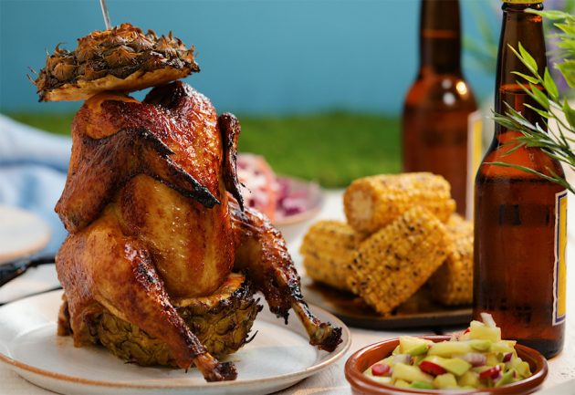 Cómo hacer un pollo asado sentado sin una lata de cerveza ni un asador ...