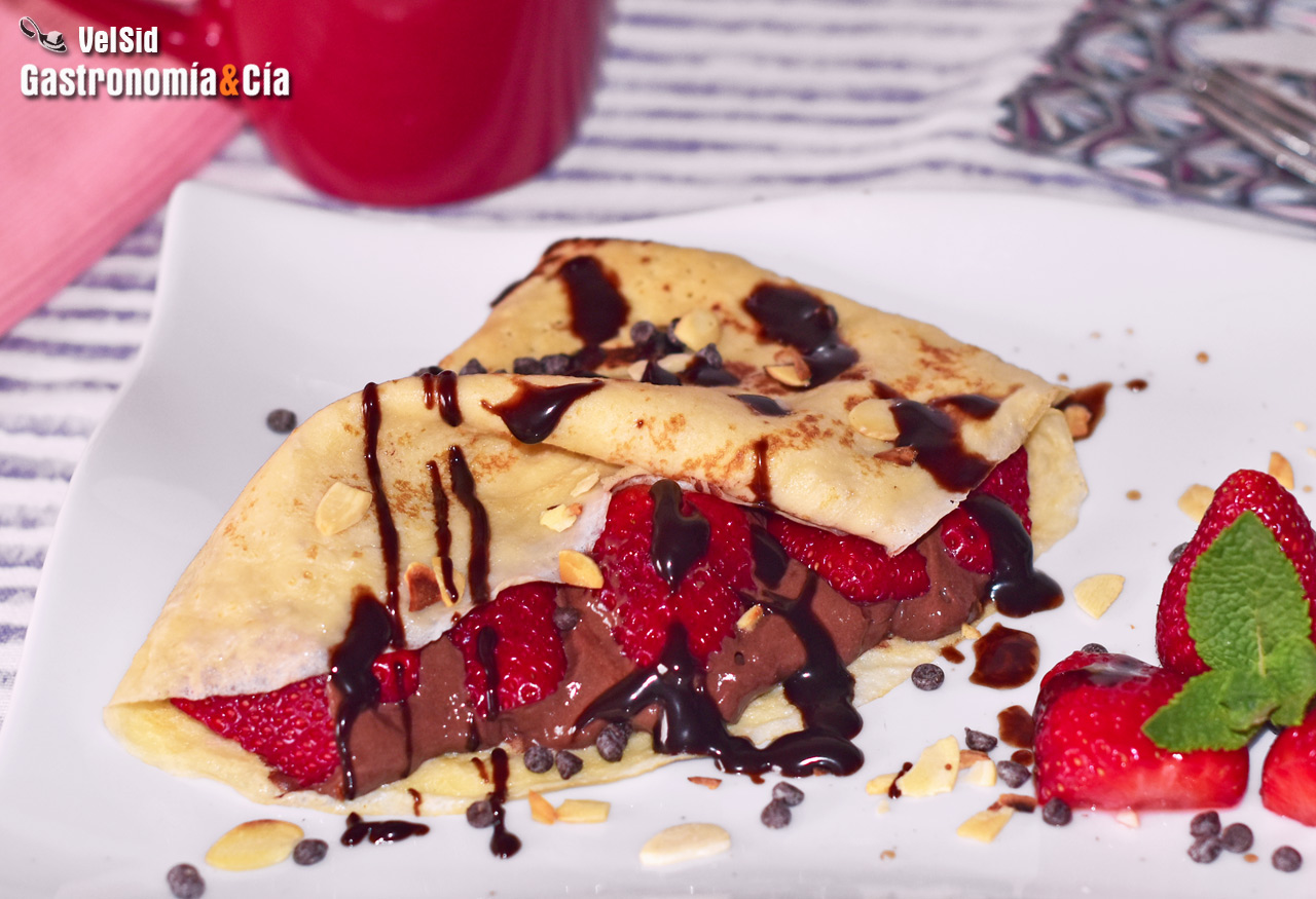 Crepes con fresas y dos chocolates. Receta de un postre ideal para ...