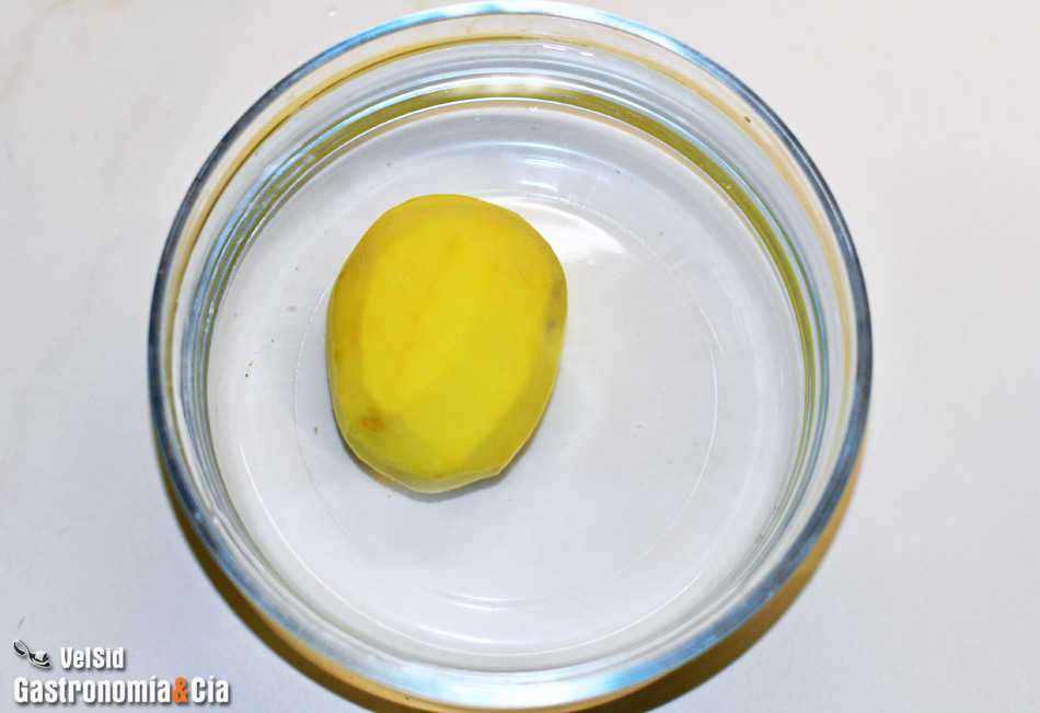 Truco de cocina: La mejor forma de conservar una patata pelada que no ...