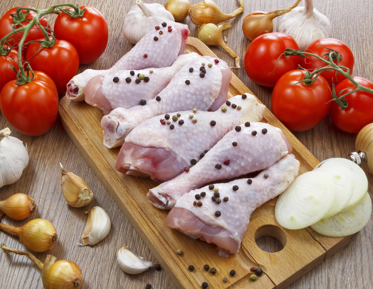 Truco de cocina: Quitar la piel de pollo antes de cocinarlo ...