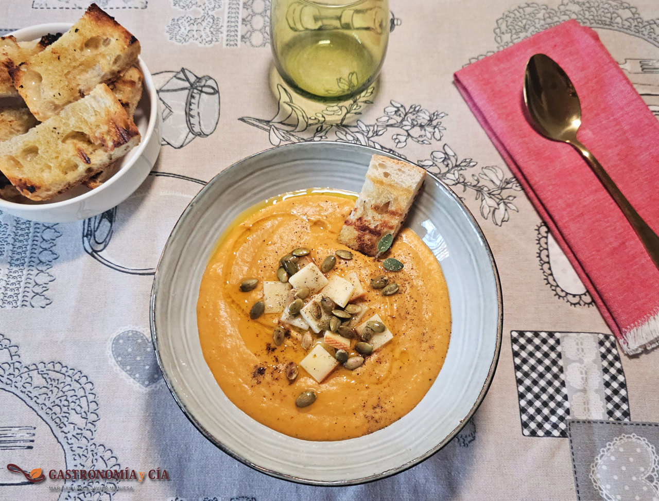 Receta de crema de calabaza al horno con especias de otoño ...